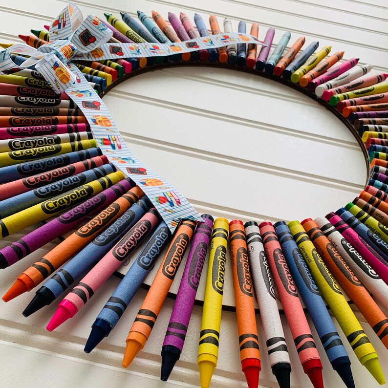 CRAYON WREATH | Back to School Teacher GIFTS | Classroom Decor ...