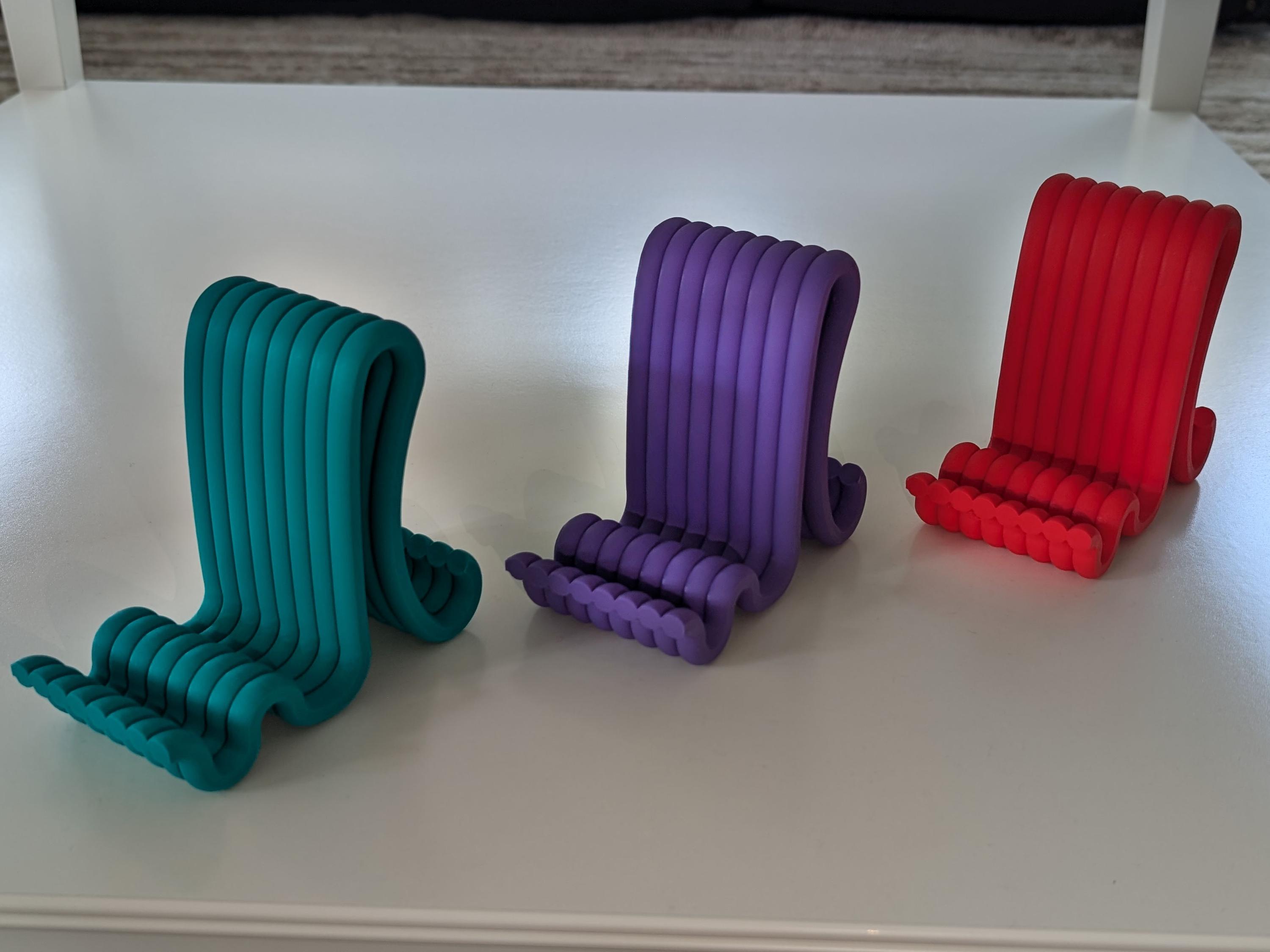 Retro Wavy Phone Stand: 3D Printed Bauhaus Style - Etsy