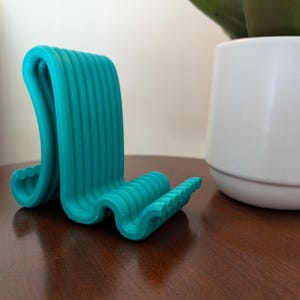Retro Wavy Phone Stand: 3D Printed Bauhaus Style - Etsy
