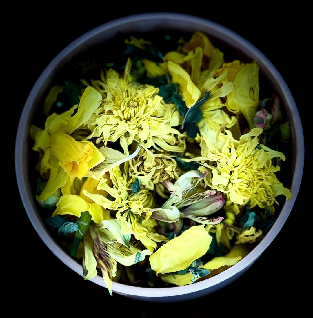 Organic Dried Flower Potpourri Yellow Tones. Home Grown in Somerset ...