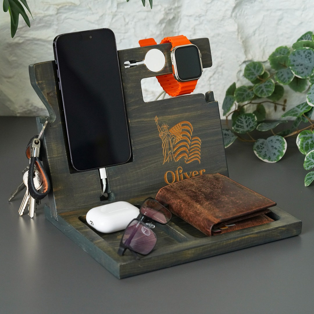 Personalized Wooden Docking Station and Charging Station - Etsy