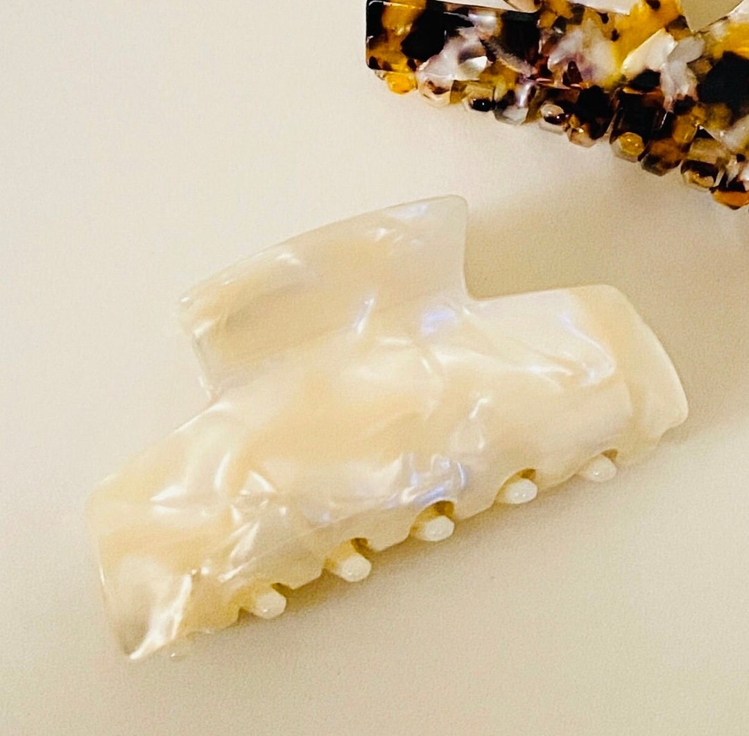 Trendy & Aesthetic Marble-design Hair Clips | Medium Claw Clips | Claw ...