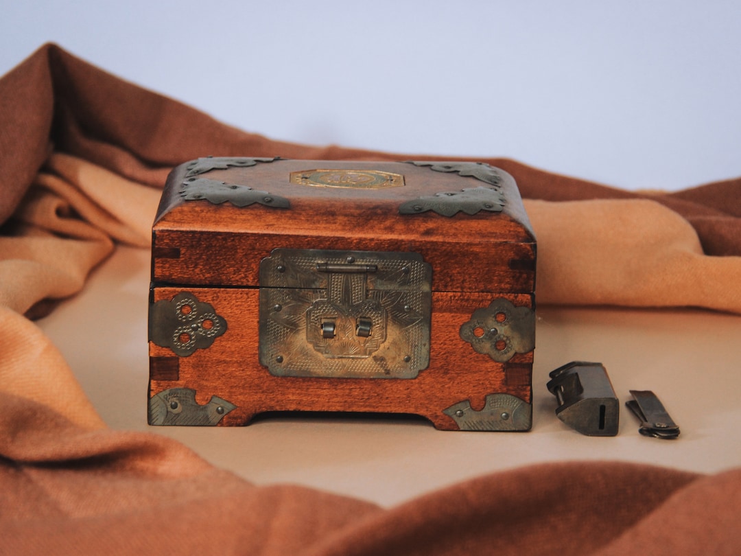 Vintage Chinese Trinket Box, Old Chinese Wooden Box for Jewerly ...