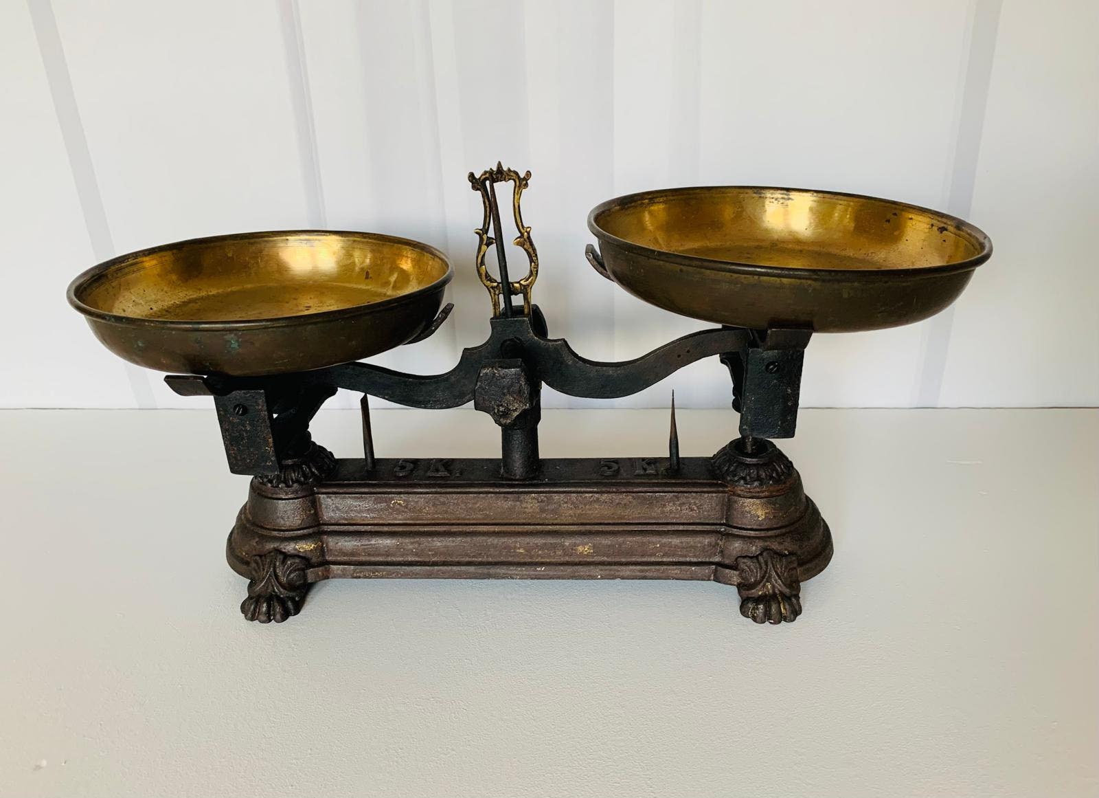 Antique Cast Iron Balance Scale With Brass Pans 5 Kg Roberval System ...
