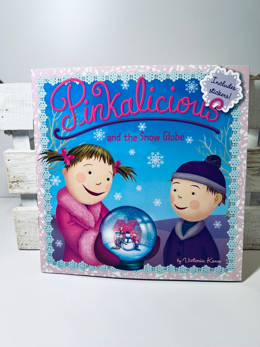 Pinkalicious and the Snow Globe: A Winter and Holiday Book for Kids ...