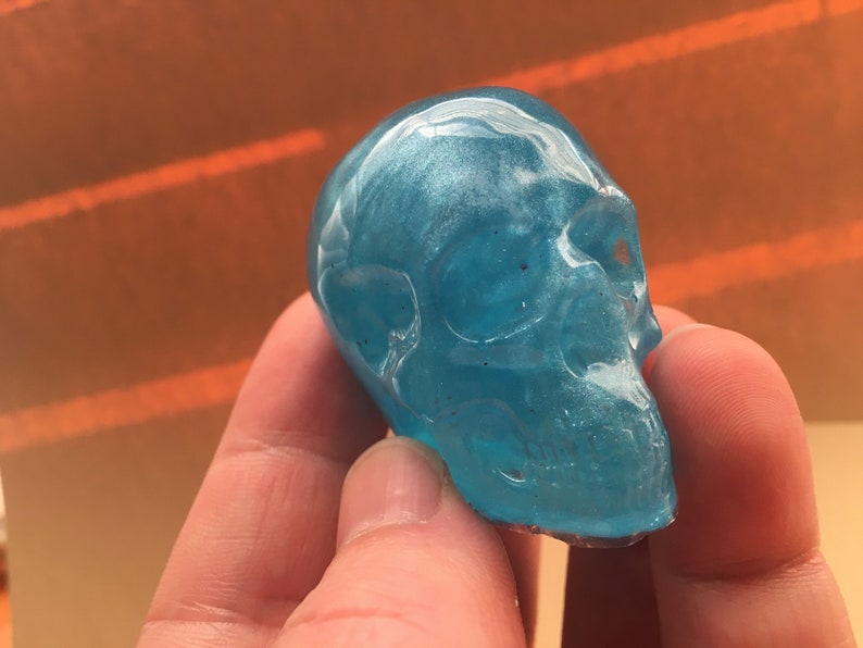 Small Resin Skulls Skull Decoration Epoxy Skull Human Skull 2 Bookshelf ...