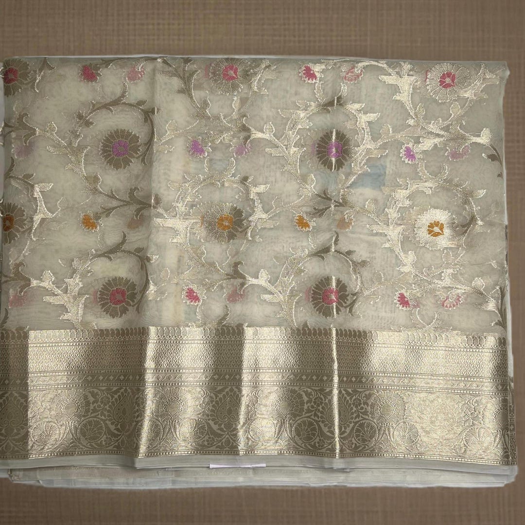 Gorgeous Semi Organza Sarees Motifs and Beautiful Borders Includes ...