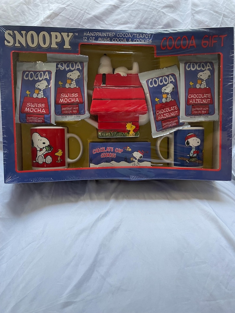 Vintage Peanuts Snoopy & Woodstock Cocoa Gift Set With Doghouse Teapot ...