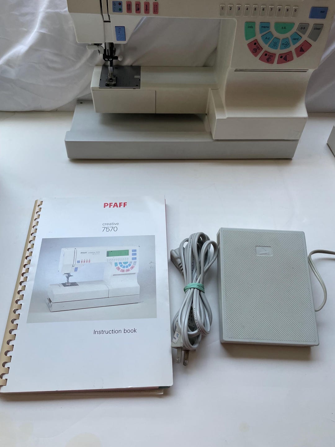PFAFF 7570 Creative Sewing/embroidery Machine W/ Pedal, Case ...