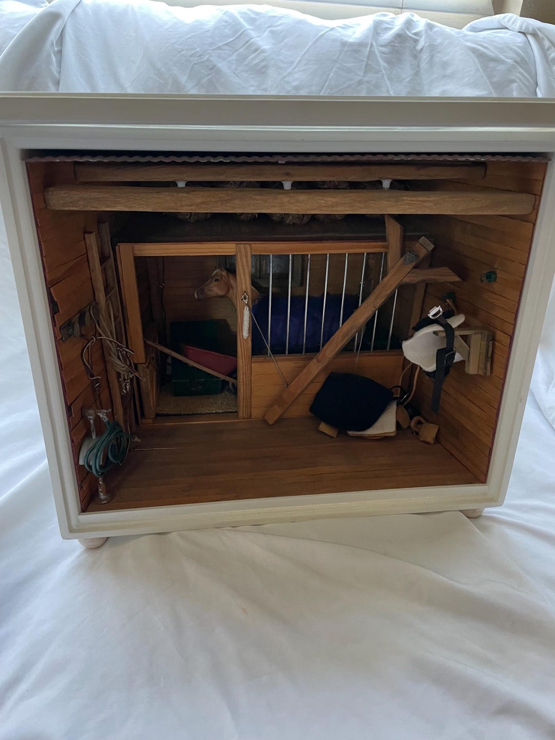 American Girl AG Minis Illuma Room Horse Stable Barn Diorama With Horse ...