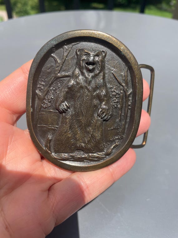 1977 Relief Grizzly Bear Indiana Craft Metal Belt Buc… - Gem