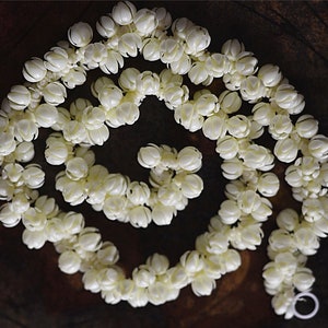 Artificial Fake Jasmine Garland/gajra/mullapoove Mala With Real Jasmine ...