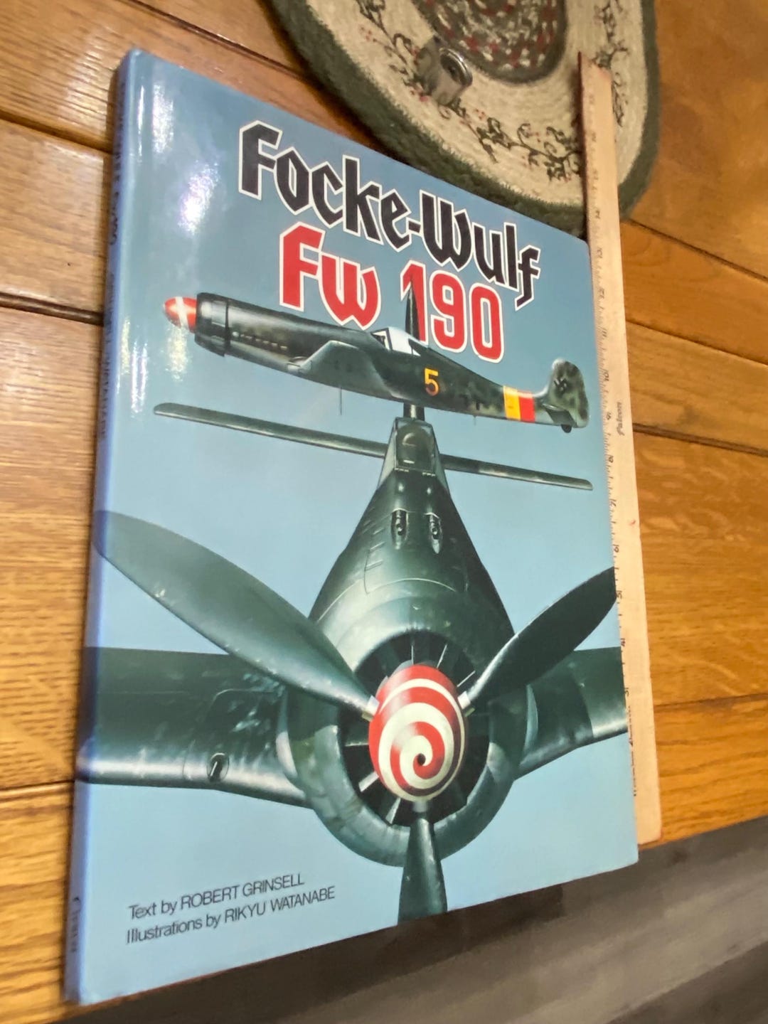 Book, Focke-wulf FW190 . Text by Robert Grnsell , Illustrations by ...
