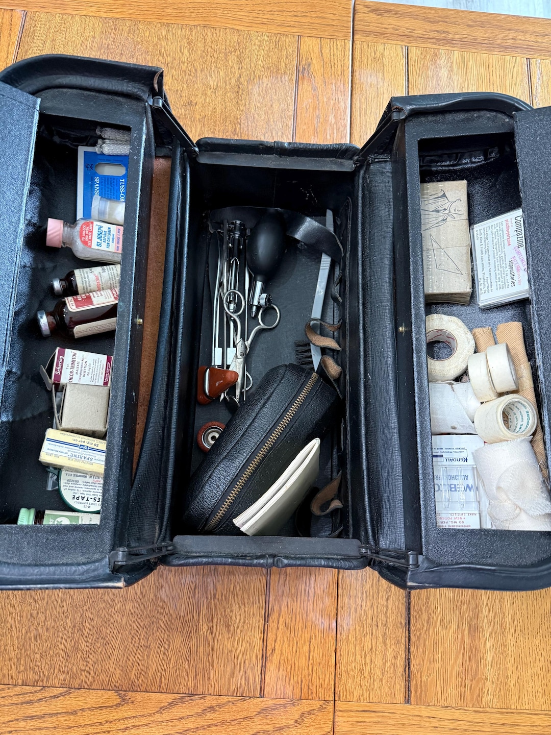 Doctors Medical Bag for House Calls 1920’s- 1960’s , Movie Set Worthy ...