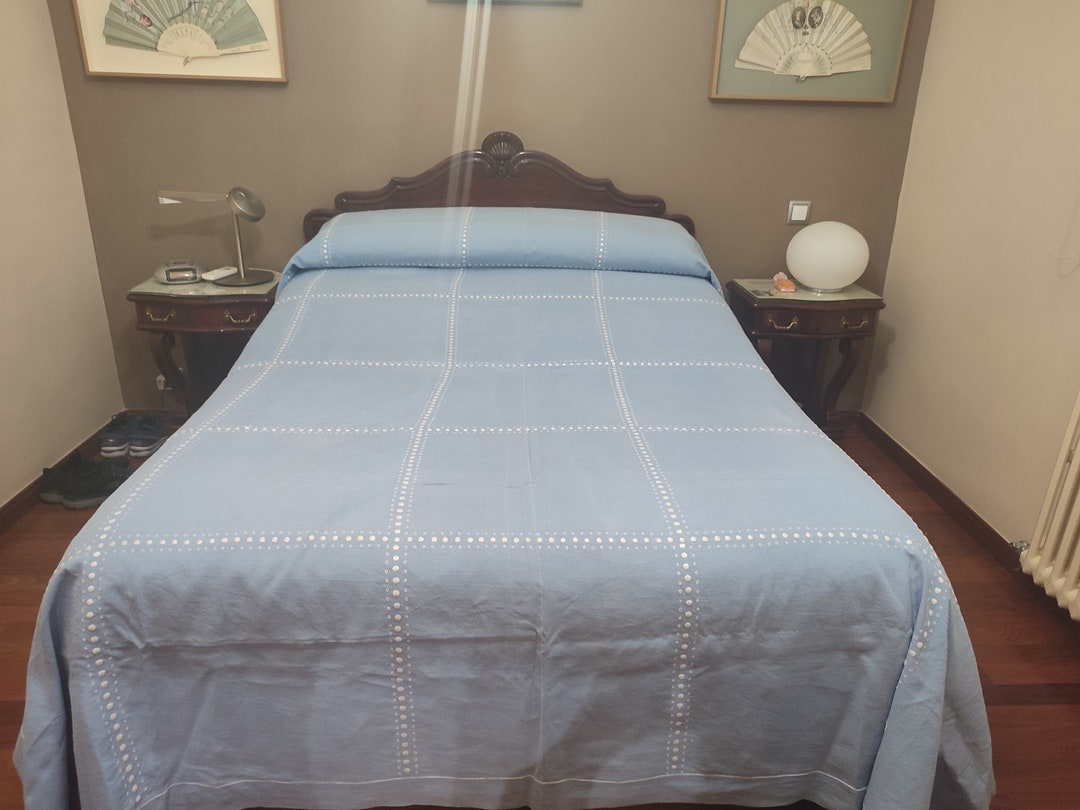 Blue Thread Quilt With White Bodoques - Etsy