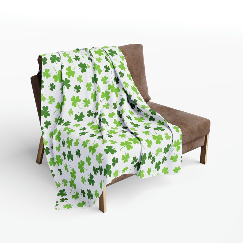 Shamrock Pattern Cozy Blanket - Lucky Shamrock Pattern Arctic Fleece ...