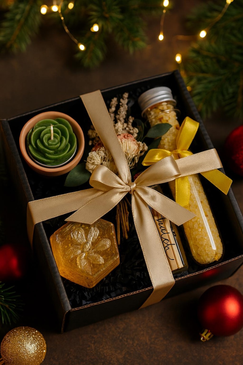 Christmas Spa Gift Box – Holiday Self Care Set With Blanket Soap Candle ...