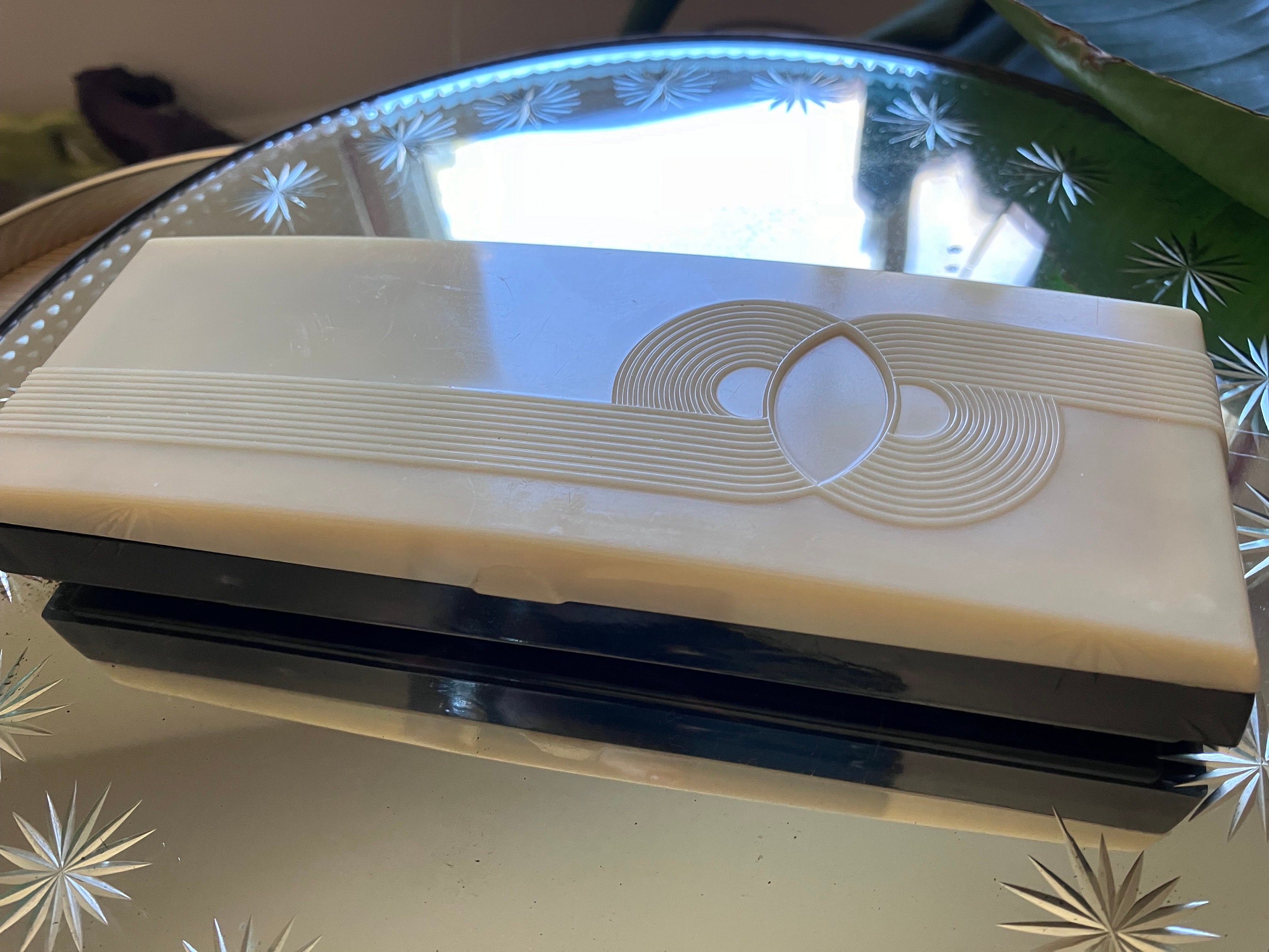 Vintage Art-deco Cream Bakelite Box Set of CRUVER Plastic Playing Cards ...