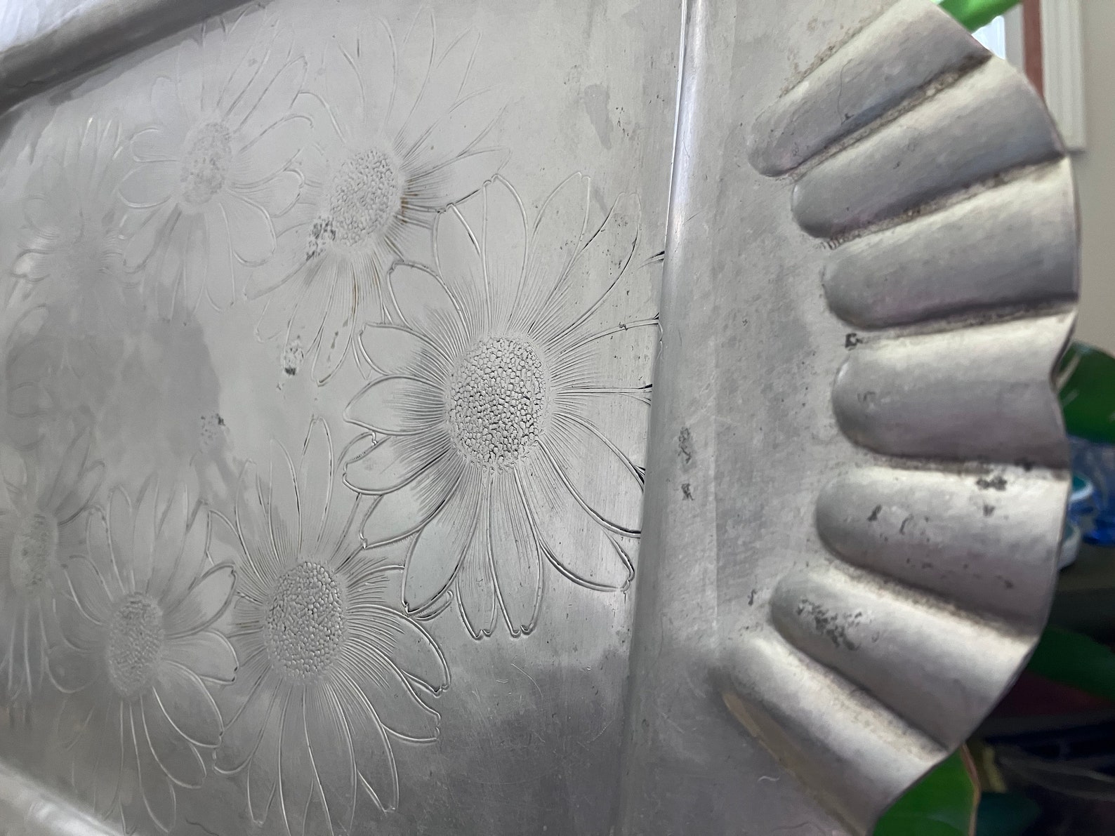 Vintage 1940s Hand-forged Aluminum Metal Tray With Etched Daisy Design ...