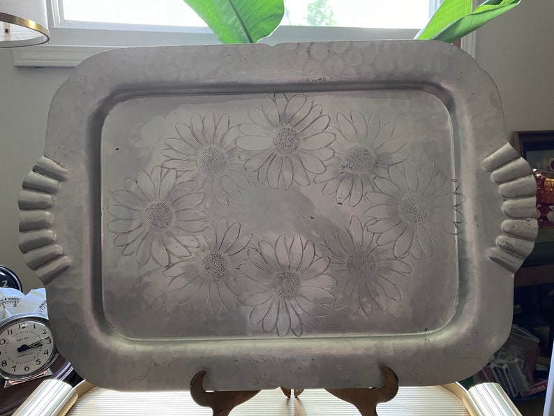 Vintage 1940s Hand-forged Aluminum Metal Tray With Etched Daisy Design ...