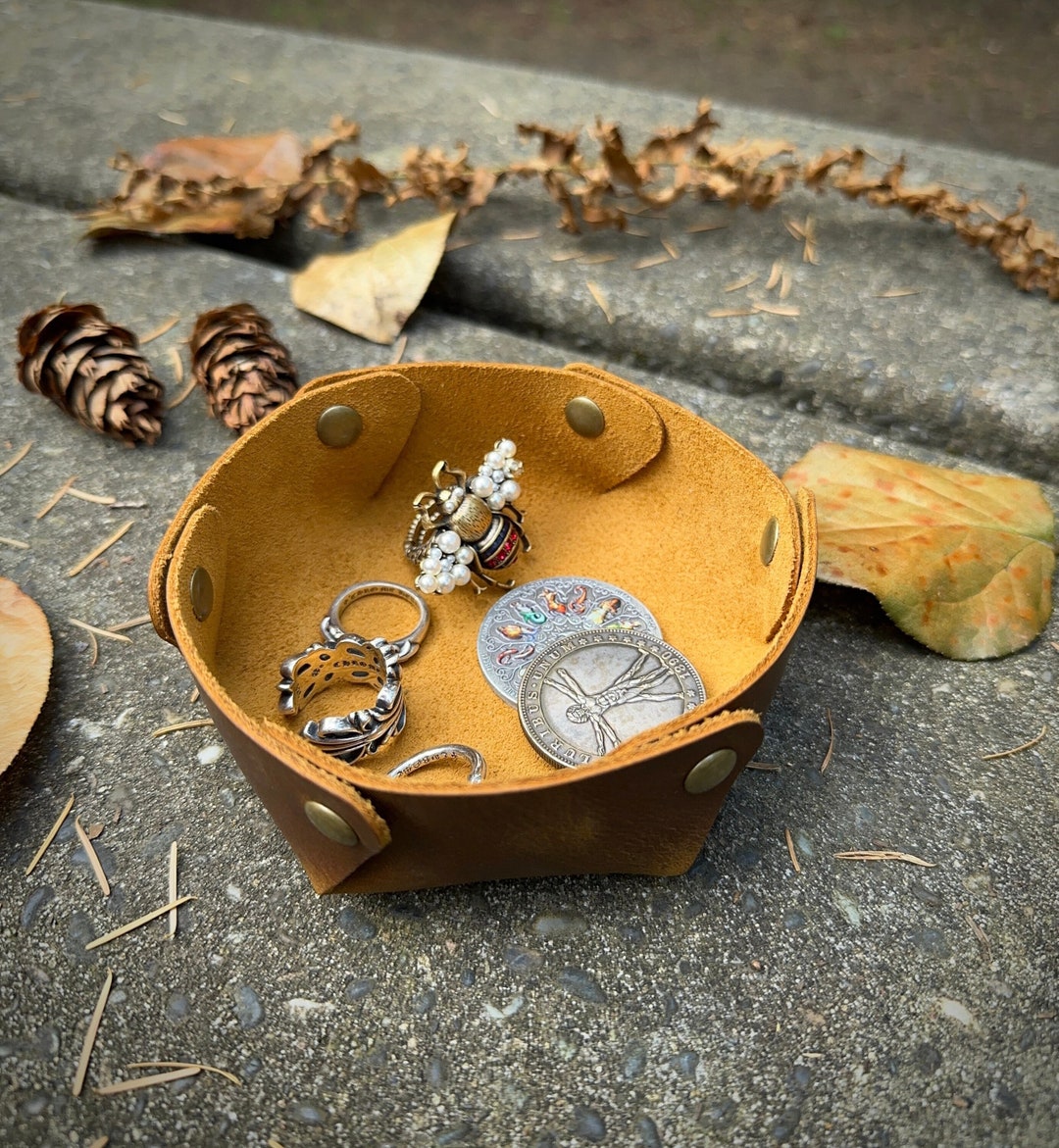 Leather Round Valet Tray, Office Desk Organizer, Christmas Gift ...