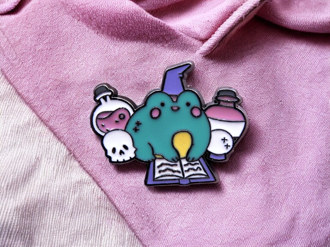 Pin's Broche Email Grenouille Sorcier Chapeau de Sorcier Magie ...