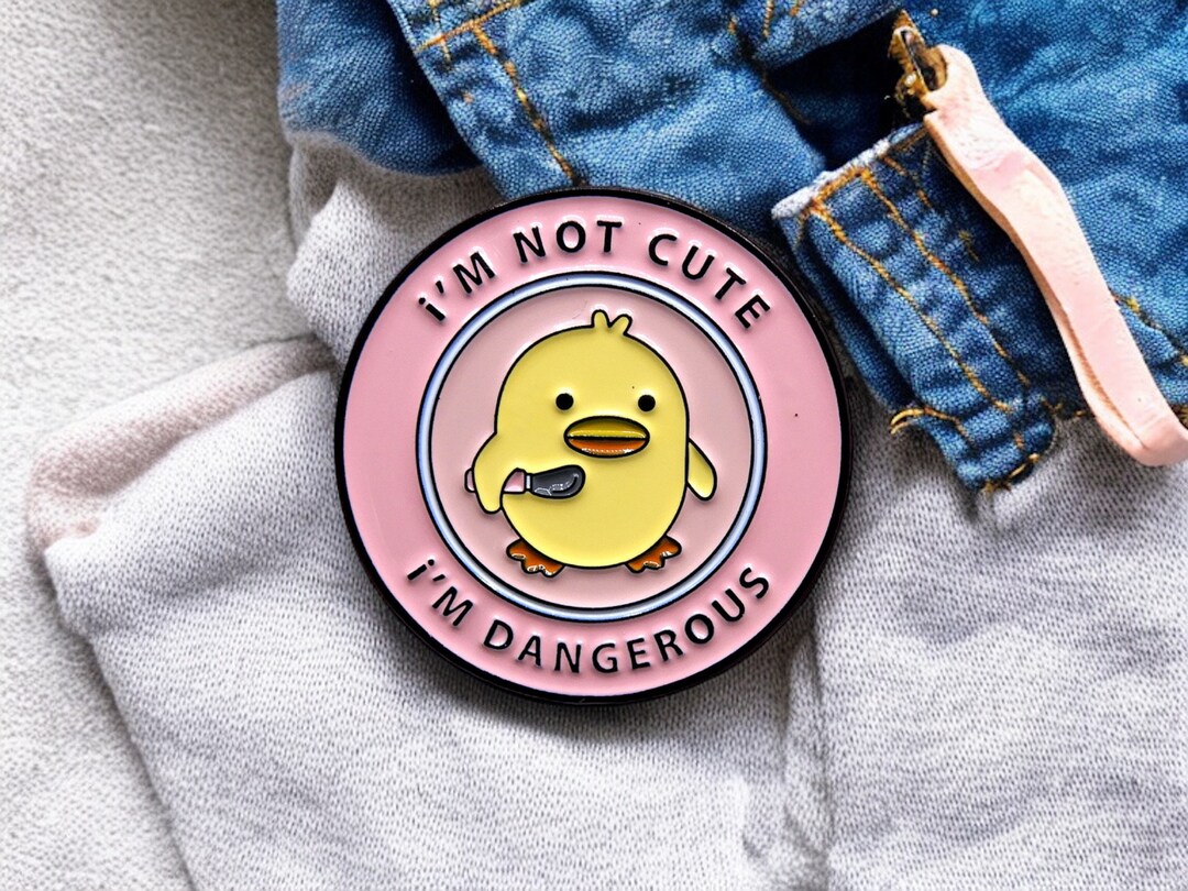 Pin's Broche Email Poussin Couteau I'm not Cute I'm Dangerous Humour ...