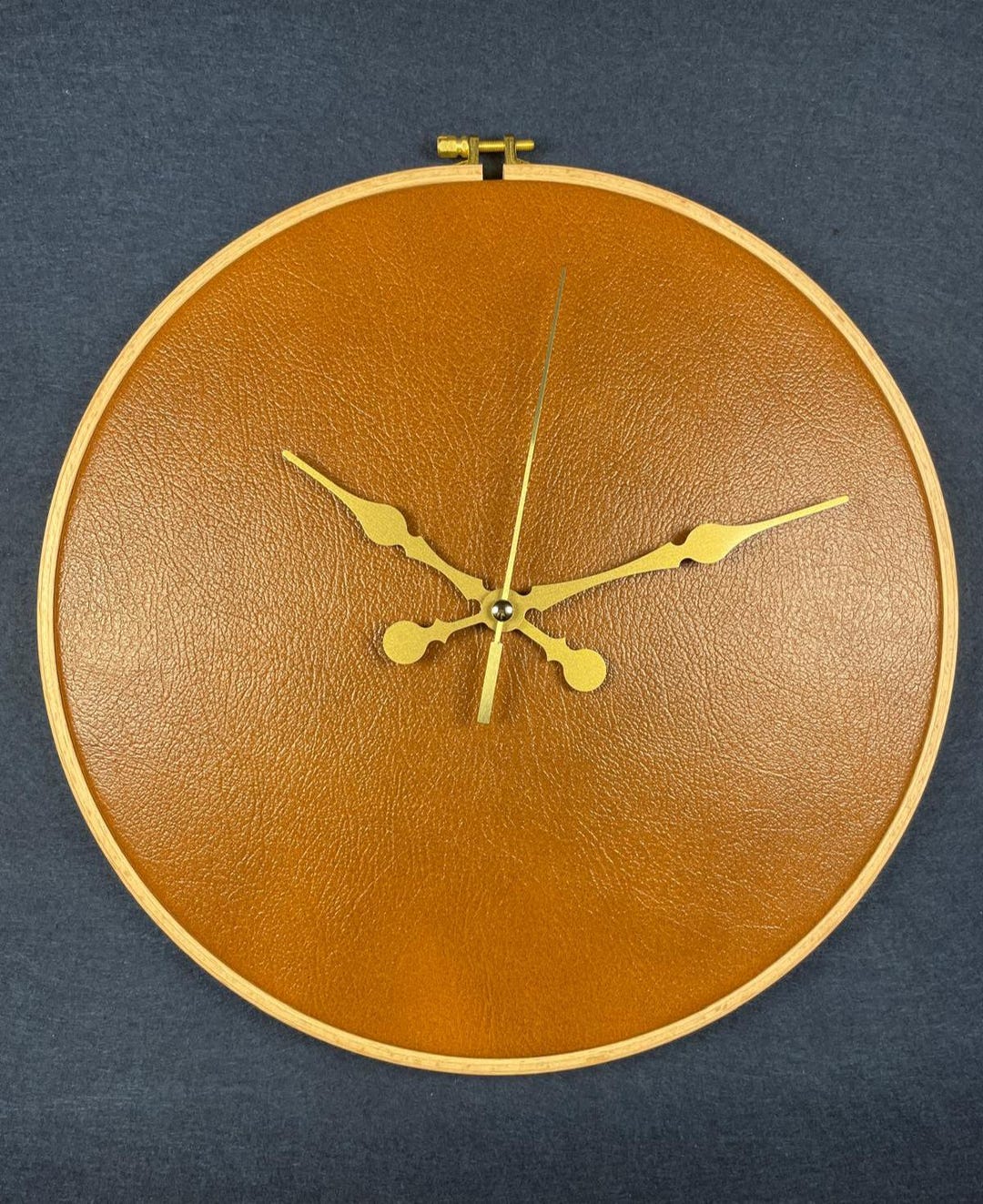 Handmade Leather Hoop Wall Clock – Silent Minimalist Decor - Etsy