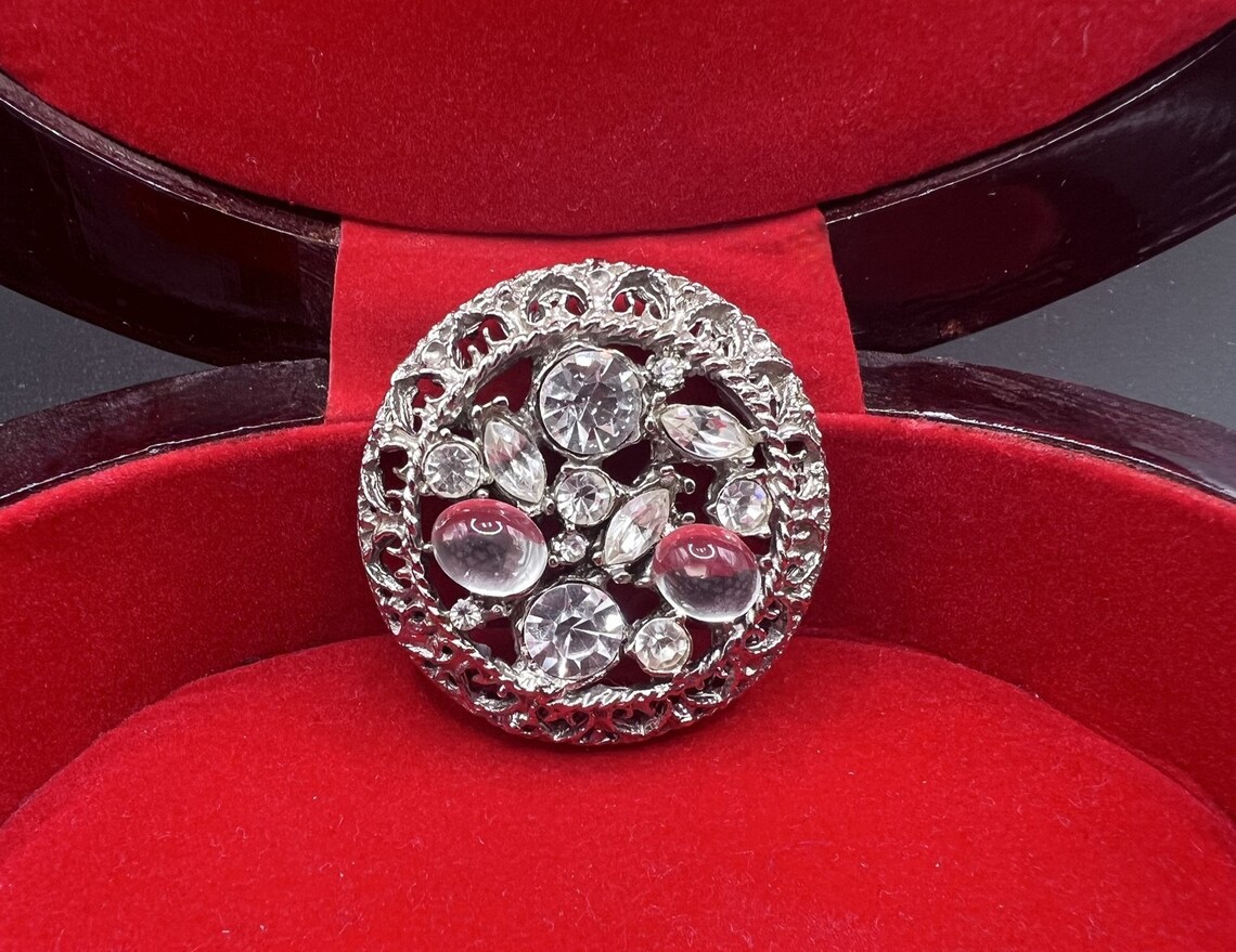 Retro Sparkling Round Brooch/pin. Vintage Rhinestones and Cabochons Set ...