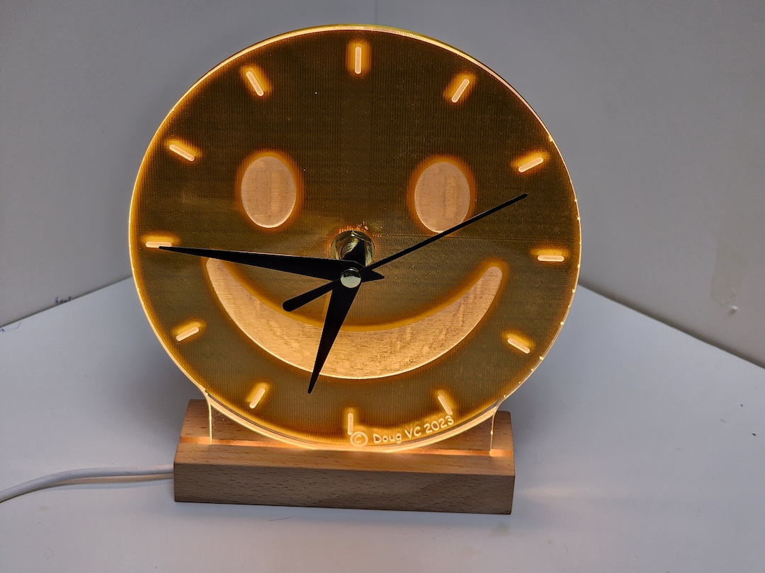 Small Neon LED Smiley Face Clock - Etsy