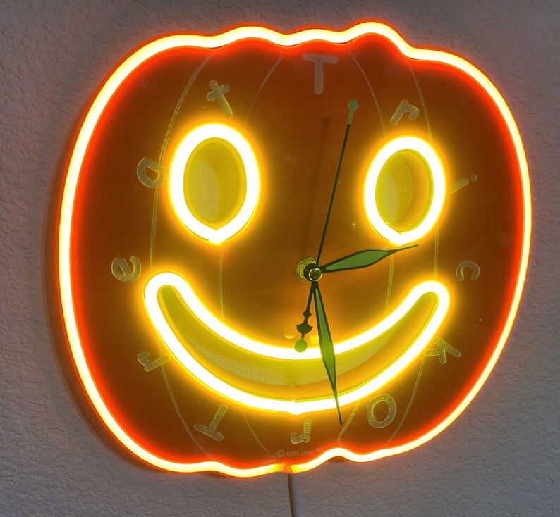 Pumpkin Face LED Neon Clock - Etsy
