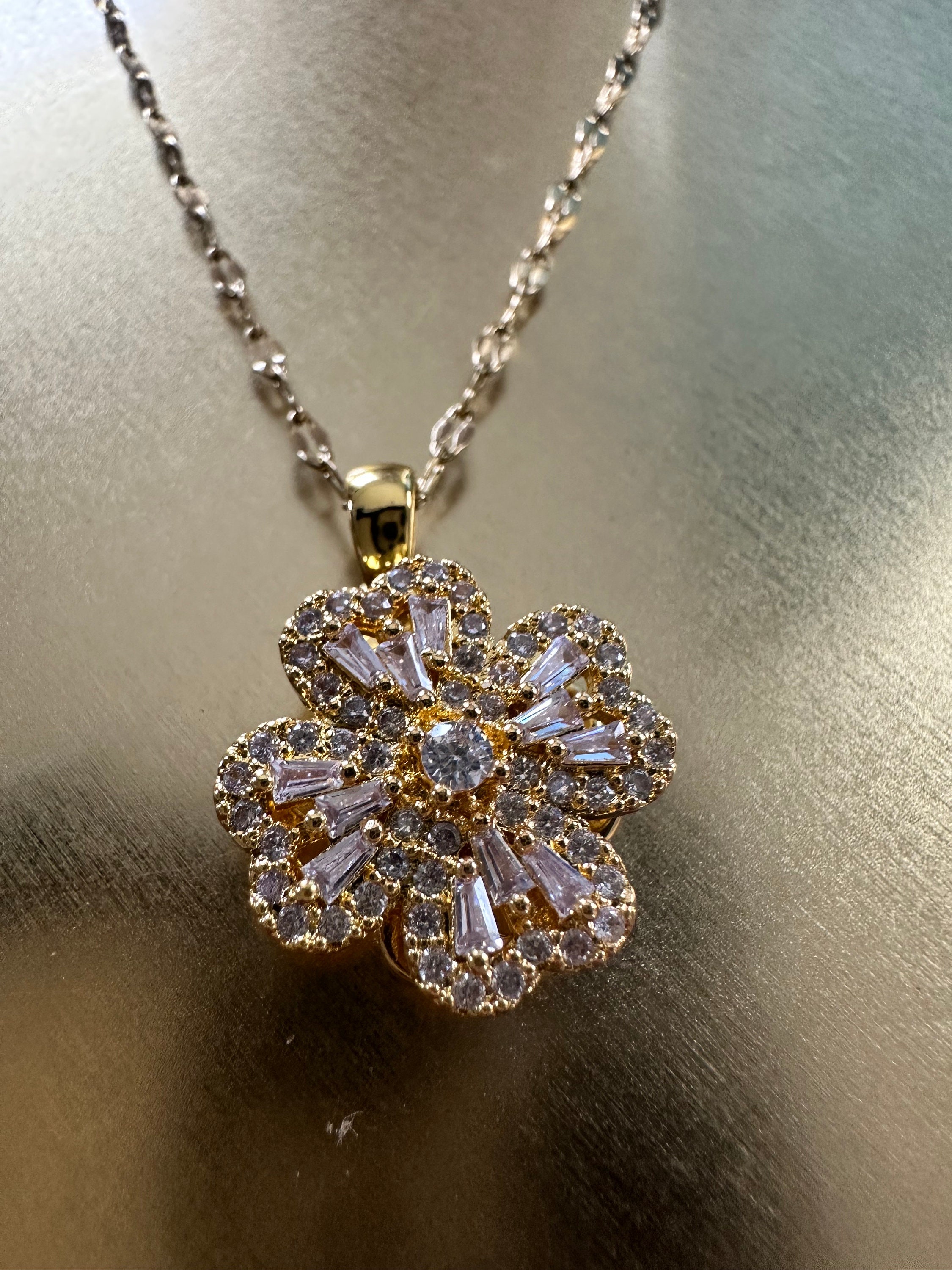 Pendant Necklace Four Cloves Cubic Zirconia Minimalist Jewelry - Etsy