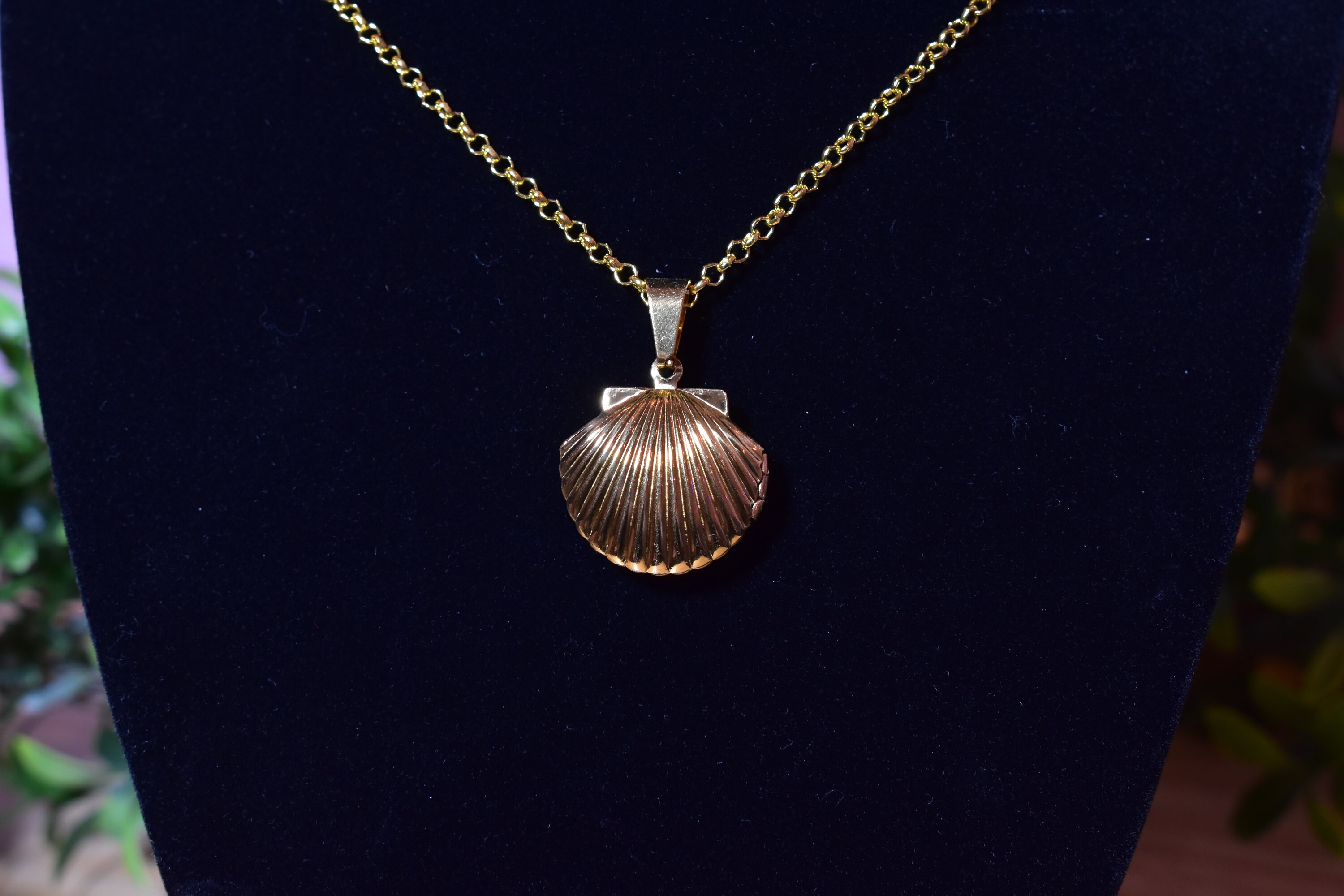 Gold Shell Locket Pendant Necklace - Etsy