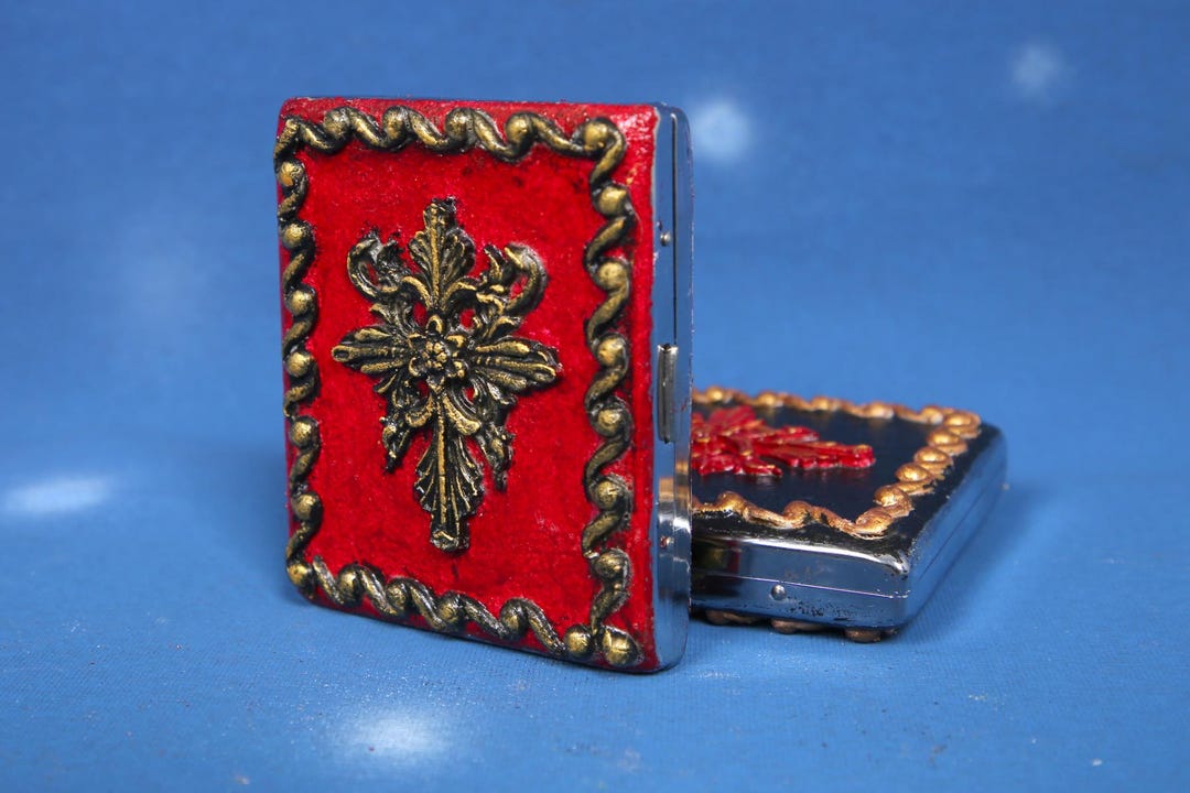 Resident Evil Village Cigarette Box for 18 Slim Cigarettes Gifts for ...