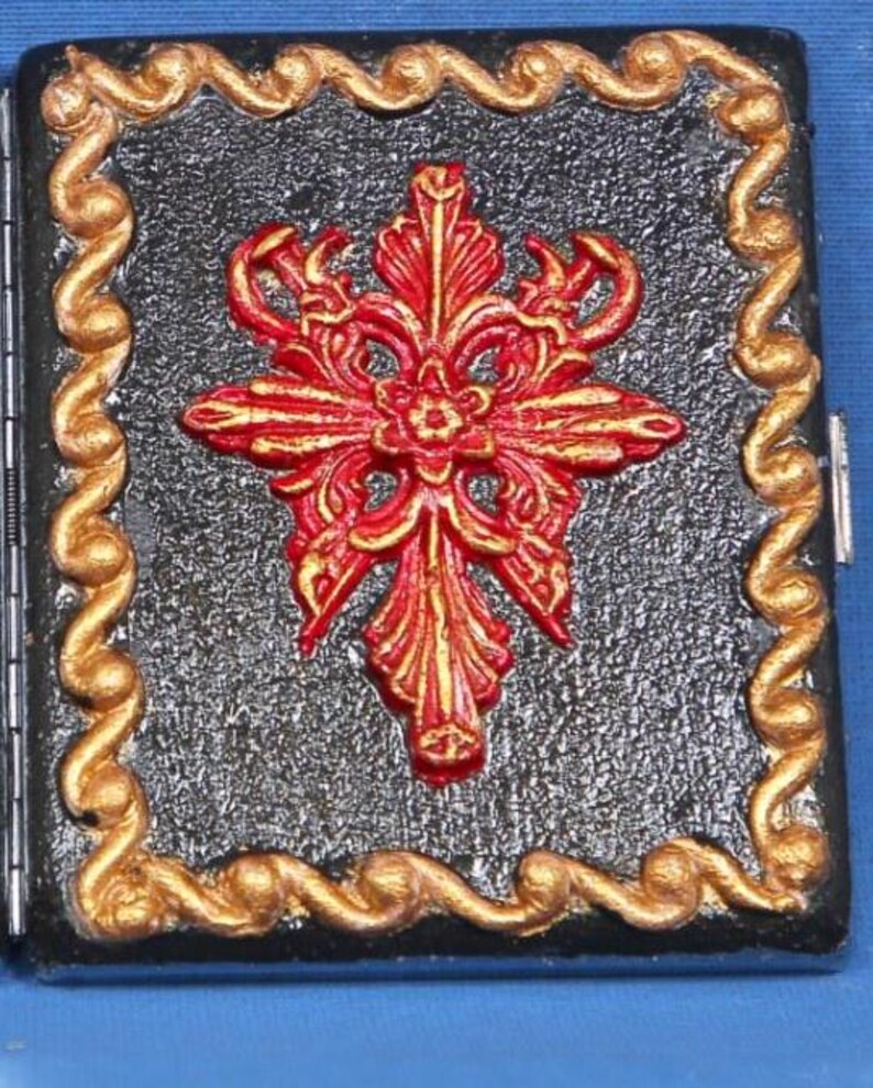 Resident Evil Village Cigarette Case, Hand-decorated 20-cigarette Box ...