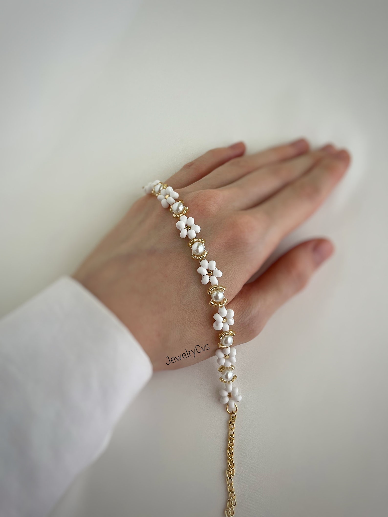 Dainty Flower Bracelet, Handmade Bead Daisy Pearl Bracelet Jewelry Gift ...