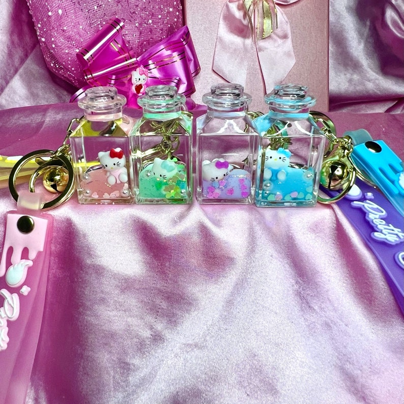 Hello Kitty Sanrio Liquid Floating Charm Keychains Kawaii Glitter ...