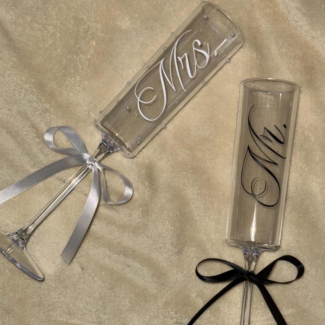 Personalized Mr and Mrs Champagne Flutes: Plastic Wedding Toasting ...