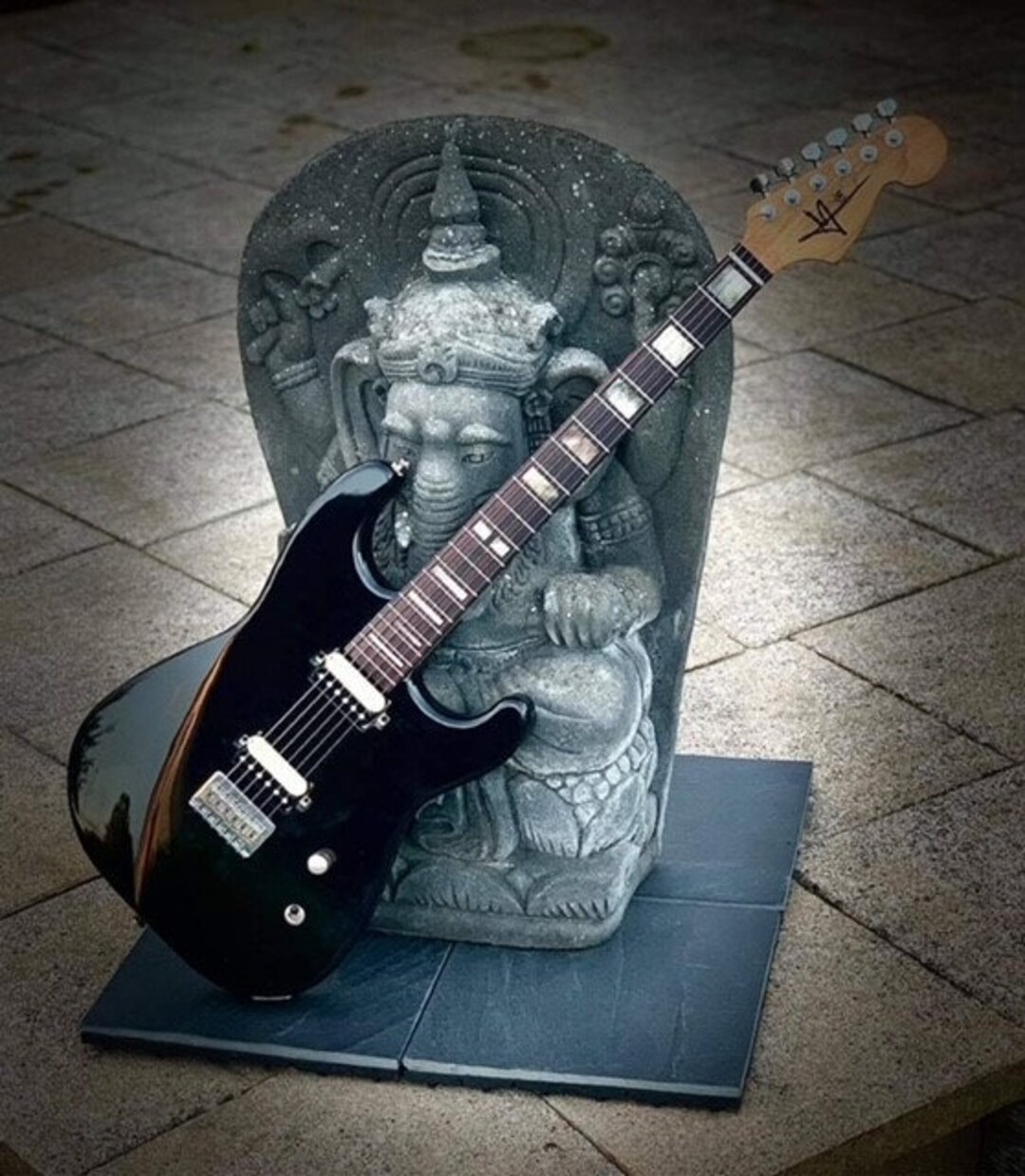 Manic Guitars Custom Shop S-type skullgrind - Etsy