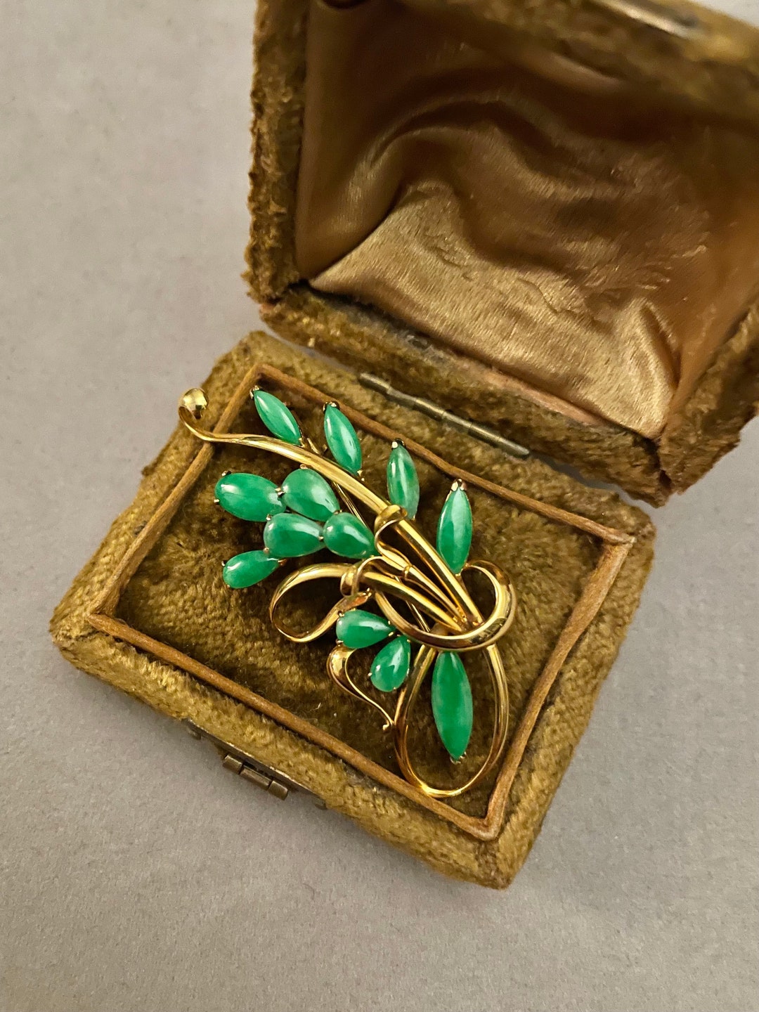 Limited Time Offer - Vintage 1950's Natural Jadeite Jade Brooch Pin 14k ...