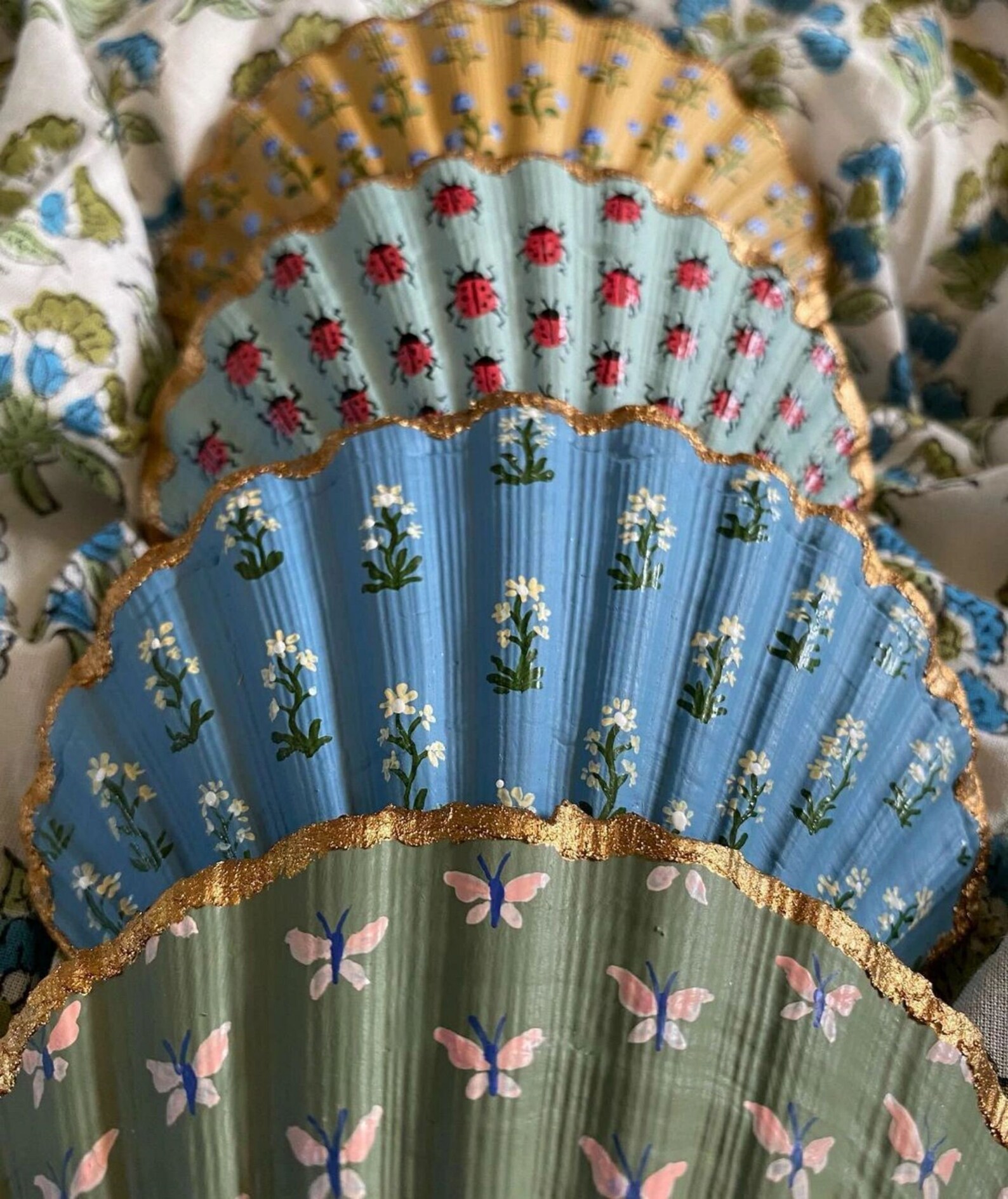 Exquisite Handmade Shell Crafts, Hand-painted Scallop Shells, Exquisite ...