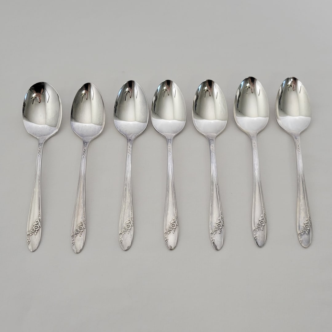 Set of 7 Oneida Queen Bess II Tudor Silverplate 6 Teaspoons & 1 Round ...