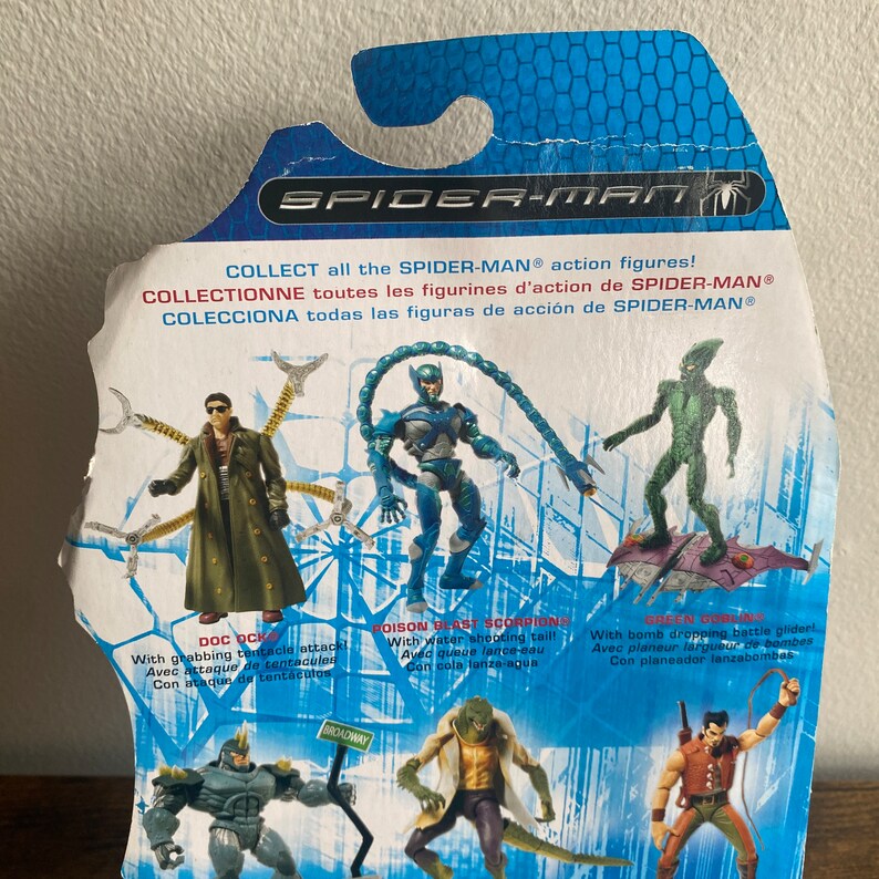 Hasbro Action Figure Green Goblin With Bomb Dropping Battle Glider ...