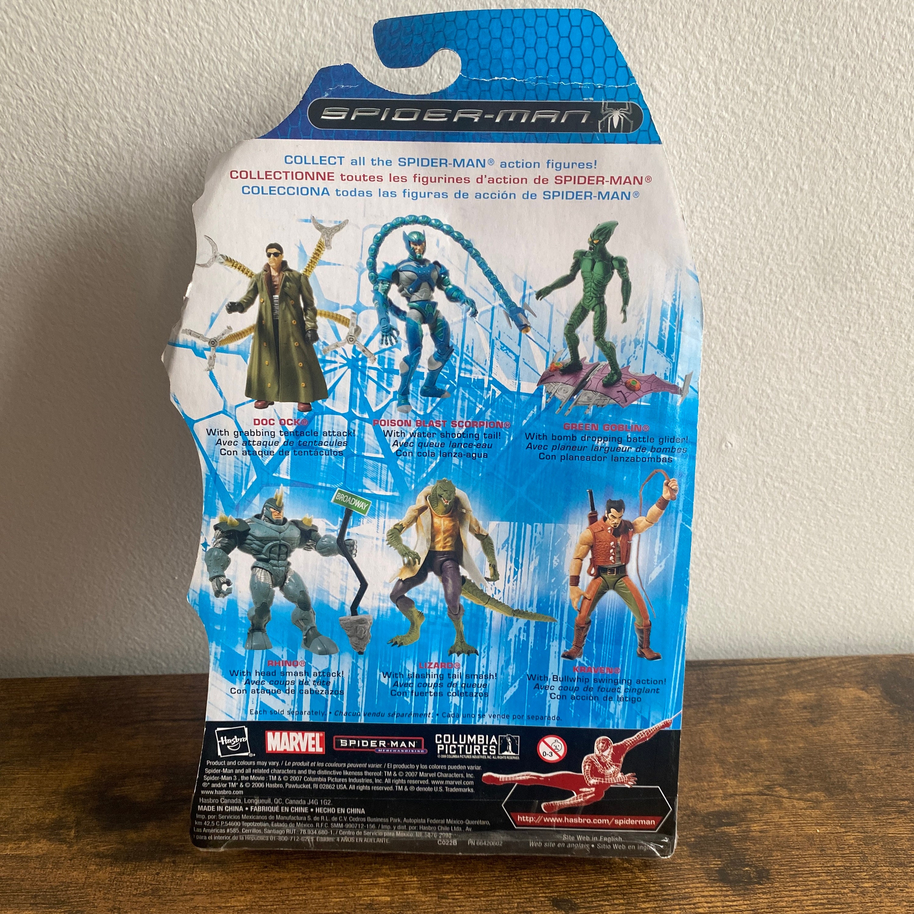 Hasbro Action Figure Green Goblin With Bomb Dropping Battle Glider ...