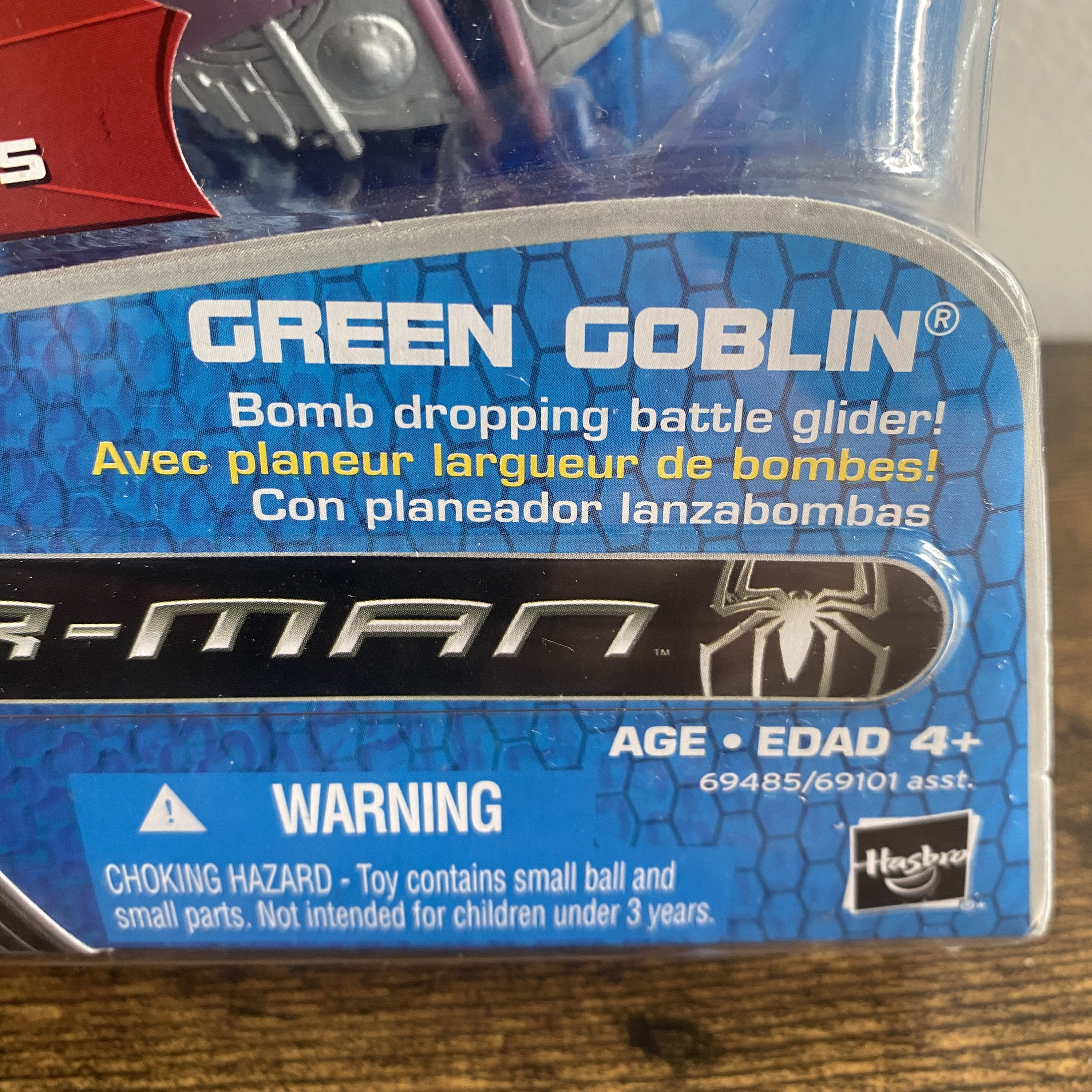 Hasbro Action Figure Green Goblin With Bomb Dropping Battle Glider ...