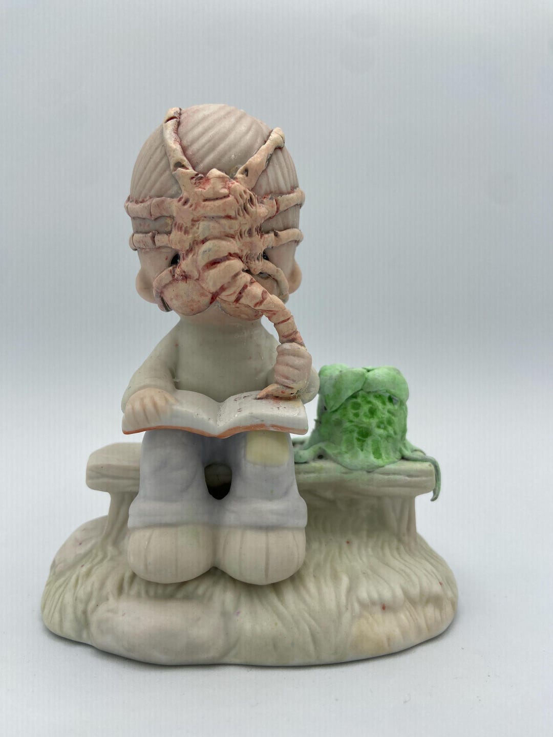 Face Hugger Xenomorph Alien Precious Moments Figurine - Etsy