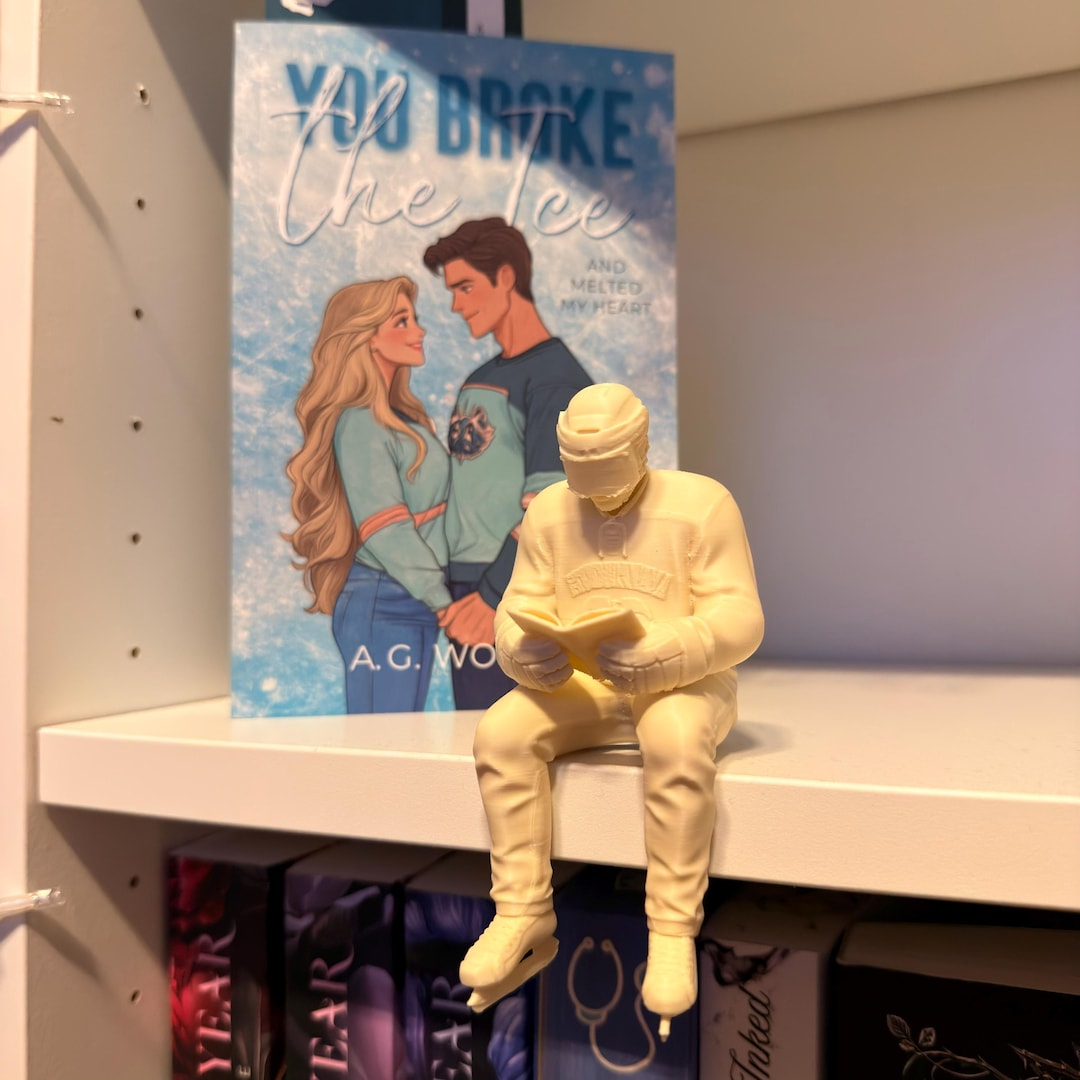 Hockey Romance Shelf Sitter: Reading Ice Hockey Player – Book Boyfriend ...