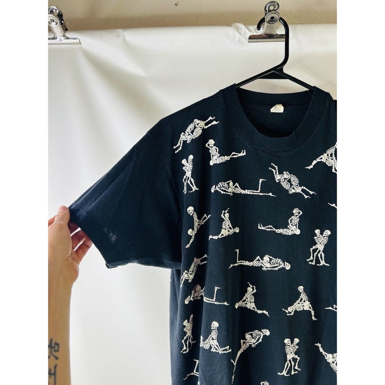 90s Mens Large Fashion Victim Skeleton Sex Position Single Stitched T