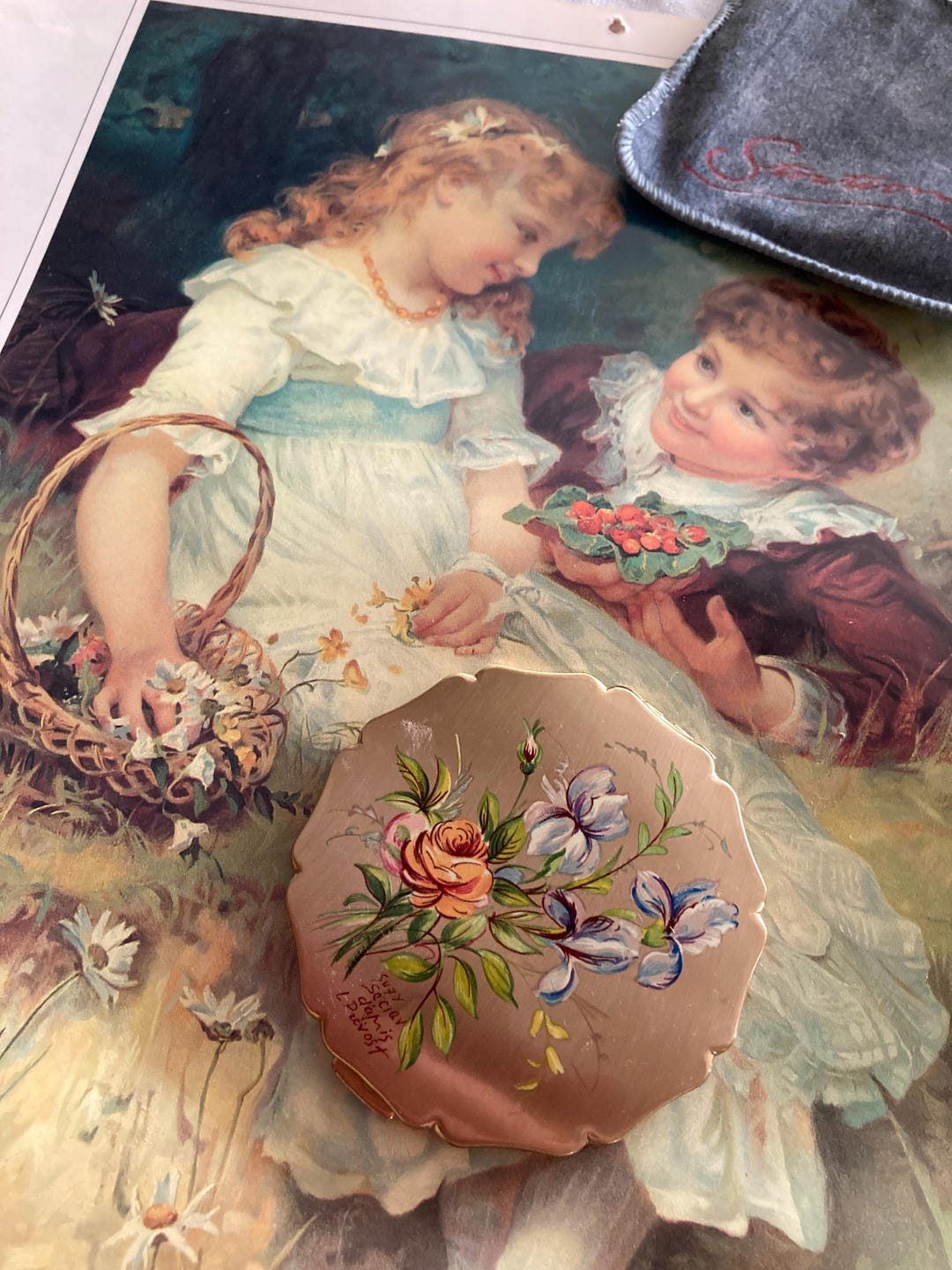 Gorgeous Vintage Stratton Gold Handpainted Rose and Lilies Makeup ...