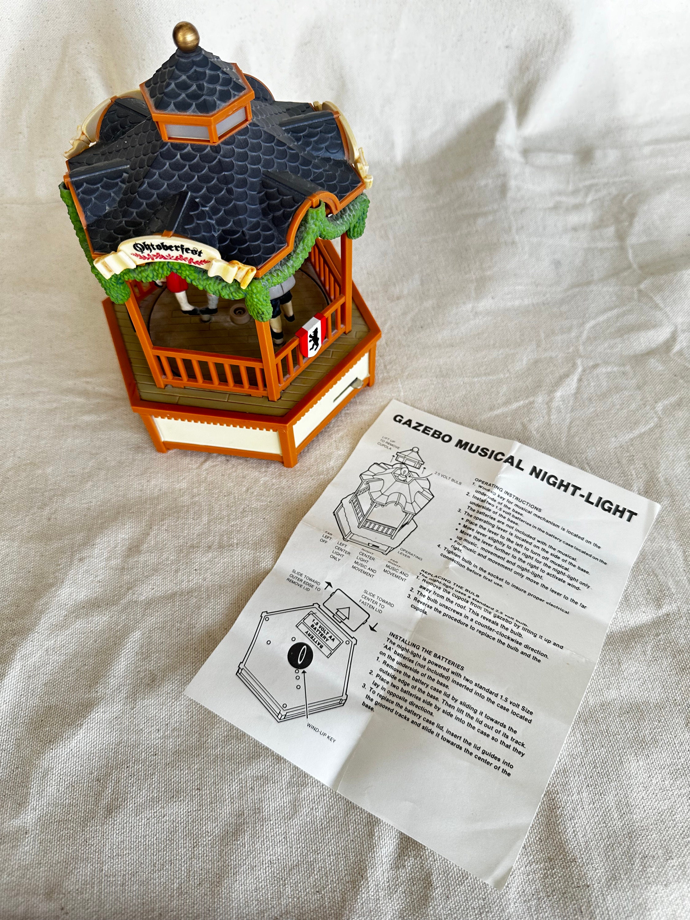 ENESCO Oktoberfest Gazebo Music Box Display Plays beer Barrel Polka ...